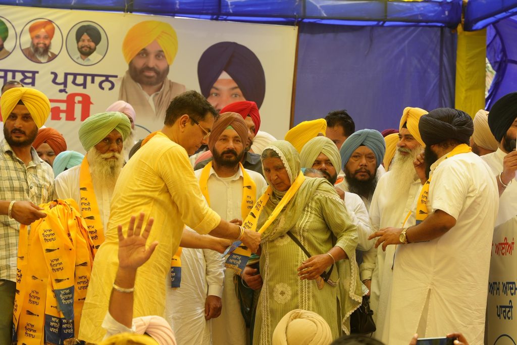 HUNDREDS OF MAJITHA SARPANCHS JOIN AAM AADMI PARTY - Onnline TV